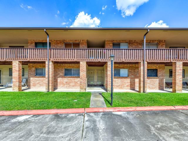 801 River Road 105C