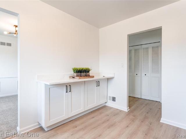 801 W Long Lake Road # 4