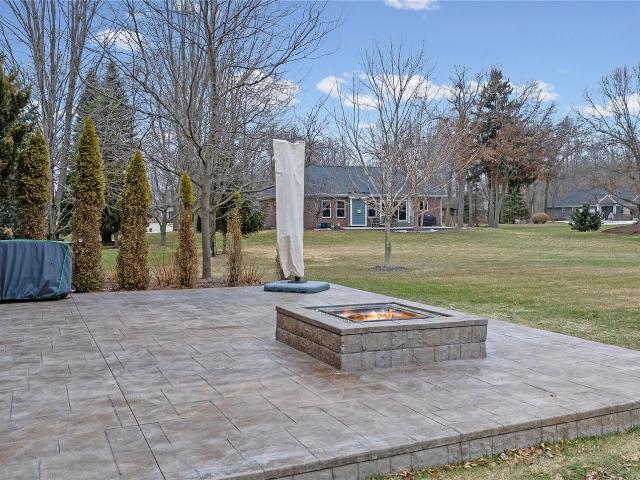 801 Watersmeet Dr, Oxford, MI