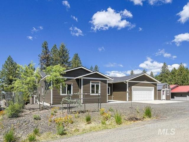 801 Washington St, Deary, ID 83823