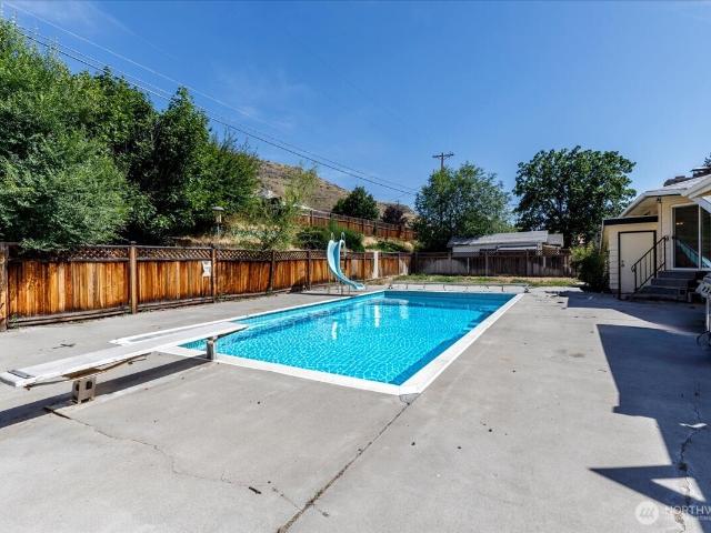 801 Tulip Street
