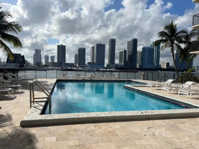 801 Venetian Dr N #303, Miami, FL 33139