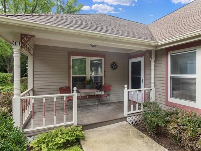 801 Victoria Dr Unit 801, Woodstock, IL 60098