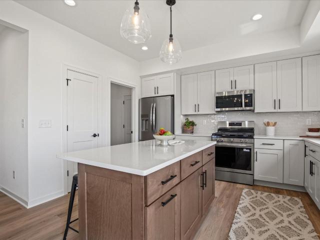 801 Viewpoint Ave