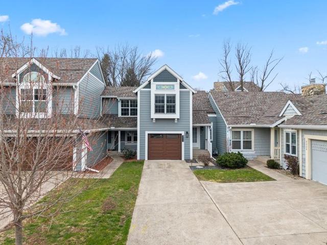 8024 Cobblestone Rd, Urbandale, IA 50322
