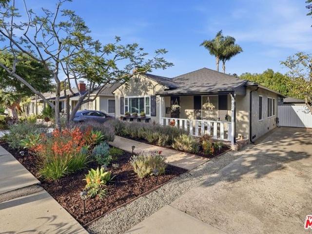 8024 Holy Cross Pl, Los Angeles, CA 90045