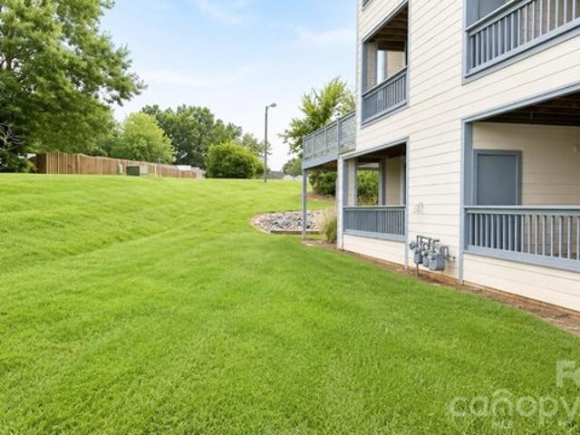 8024 Tremaine Ct, Charlotte, NC 28227