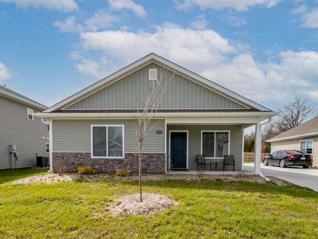 8025 N Glen Meadow Dr, Columbia, MO 65202
