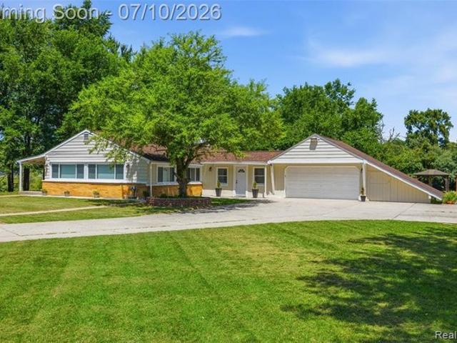 8025 Fieldcrest Dr, Green Oak Township, MI 48116