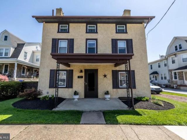 8025 Pine Rd, Philadelphia, PA 19111