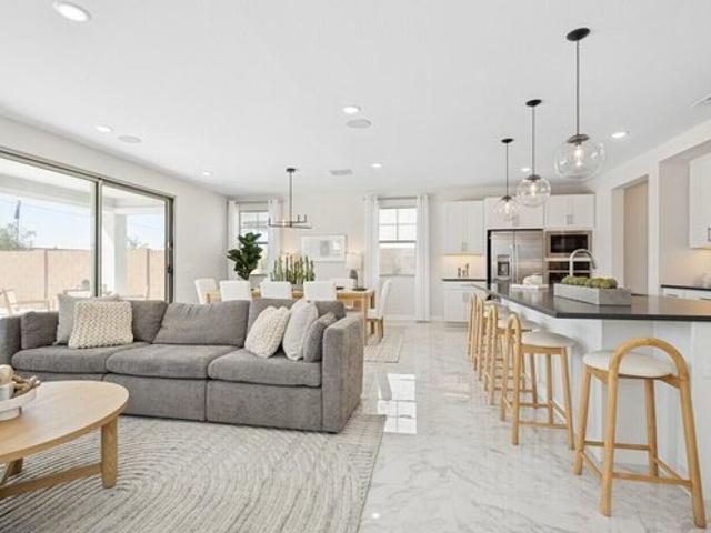 8026 W Loma Ln, Peoria, AZ 85345