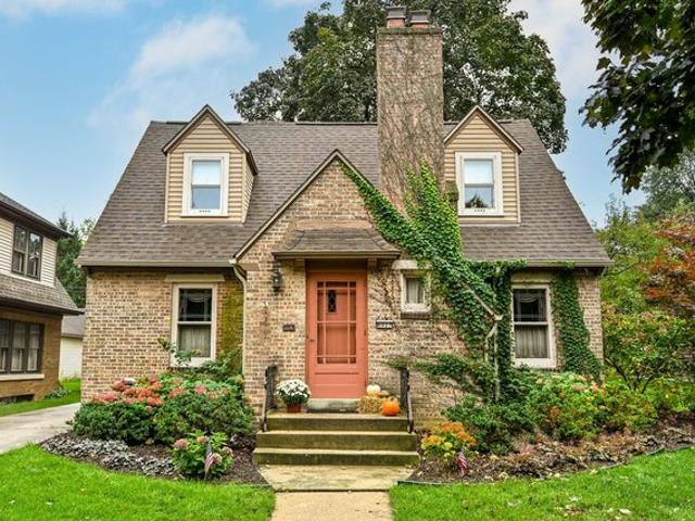 8027 W Woodland Ave, Wauwatosa, WI 53213