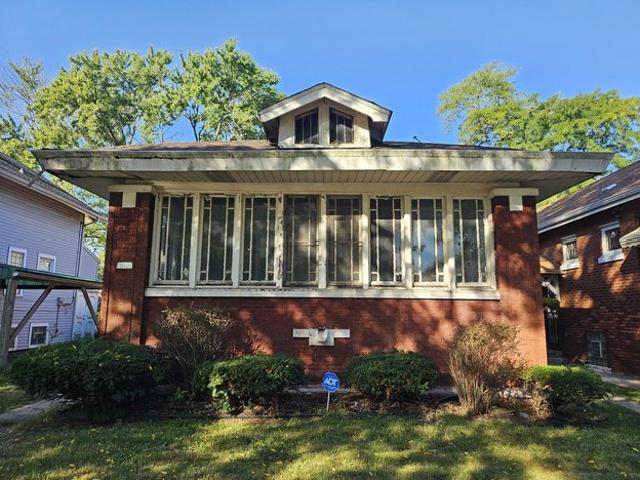 8028 S Bennett Ave, Chicago, IL 60617