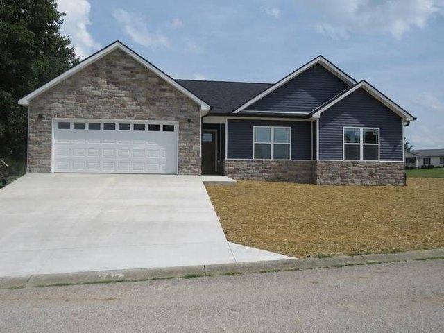 8029 Marshall Dr, Maysville, KY 41056