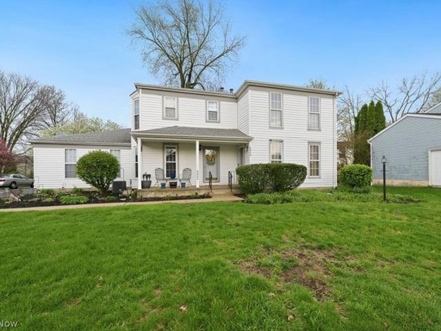 8020 Amberly Cir NW, North Canton, OH 44720