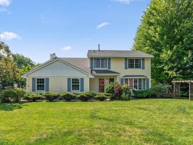 8020 Hidden Ct, Chanhassen, MN 55317