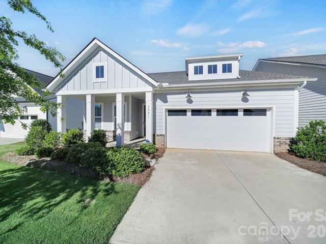 8021 Brookbank Dr, Charlotte, NC 28269