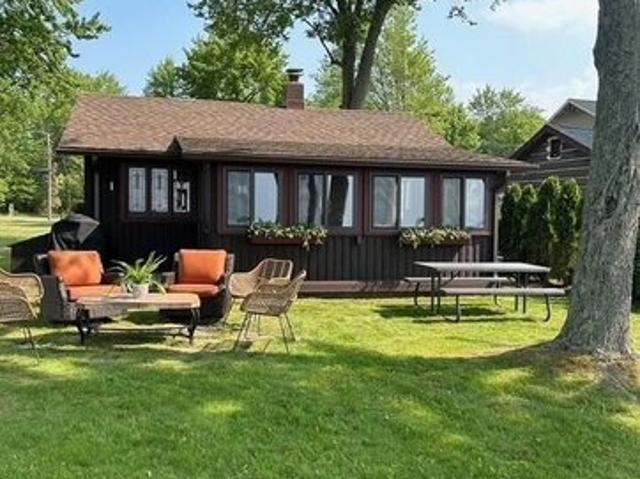 8021 E Houghton Lake Dr, Houghton Lake, MI 48629