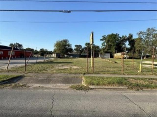 8021 Harrisburg Blvd, Houston, TX 77012