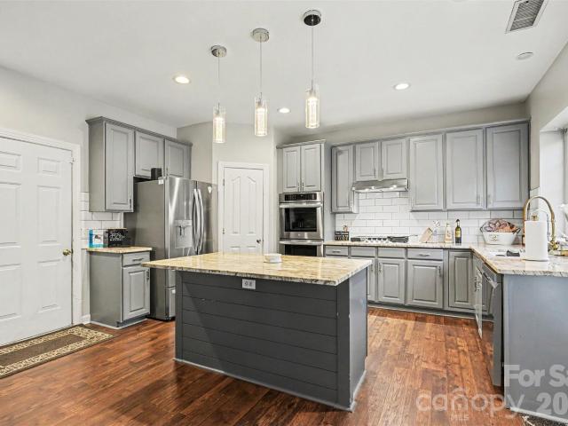 8021 Pelorus Lane