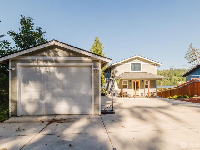 8022 Long Lake Road SE