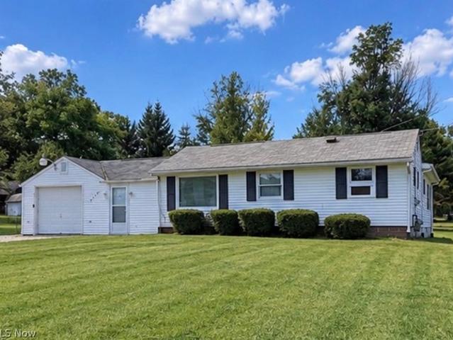 8023 Columbus Rd NE, Louisville, OH 44641