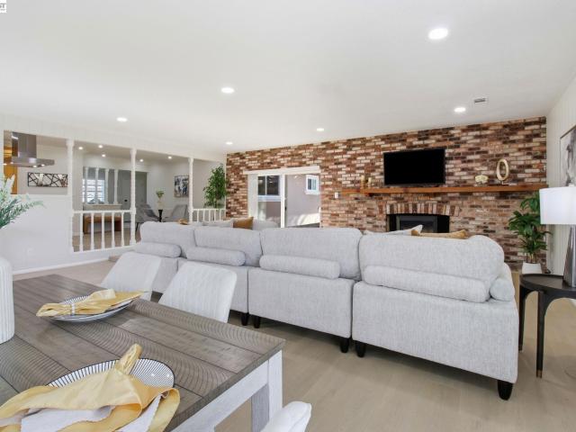 8023 Holanda Ln