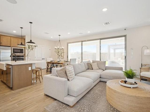 8023 W Harmont Dr, Peoria, AZ 85345