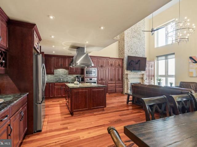 802 10 Locust Street # 201