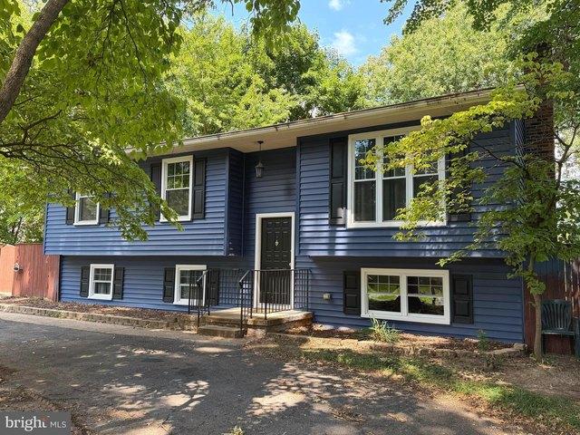802 207th St, Pasadena, MD 21122