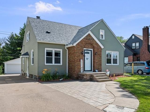 802 27th Ave, Moline, IL 61265