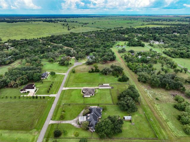 802 Comanche Trail Dr, Rosharon, TX 77583 | MLS #39119