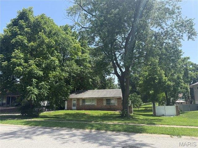 802 Connie Ln, Manchester, MO 63021