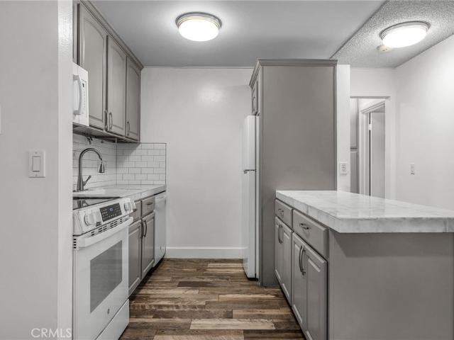 802 Camino Real 103