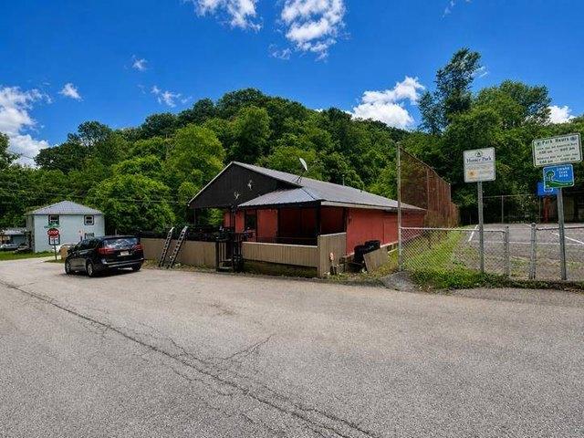 802 and 804 57th St SE, Charleston, WV 25304