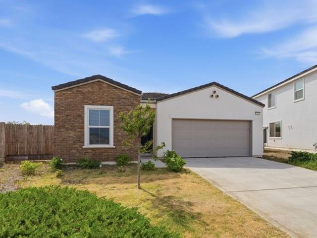 802 Atlantica Dr S, Madera, CA 93636