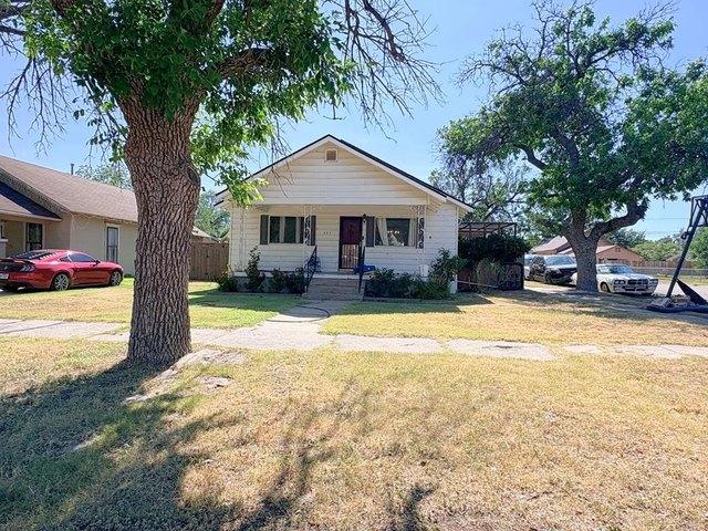 802 Denver Ave, Dalhart, TX 79022