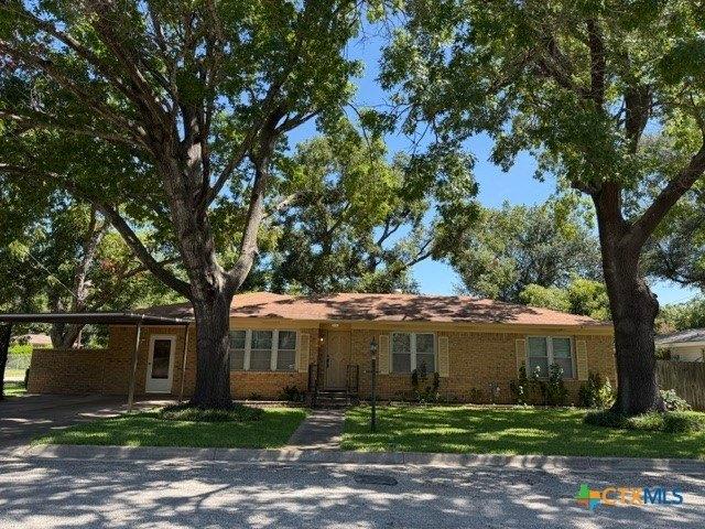 802 E 14th St, Cameron, TX 76520