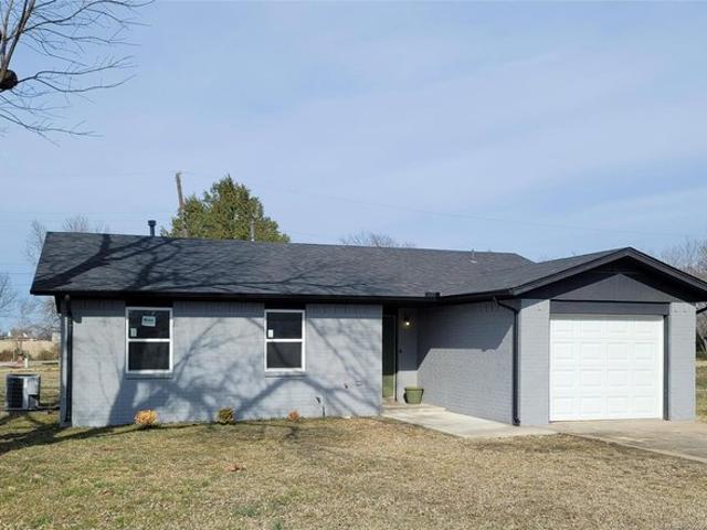 802 E Knisley Ave, Checotah, OK 74426