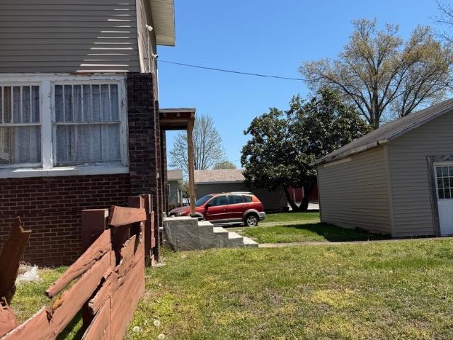 802 E Poplar Street