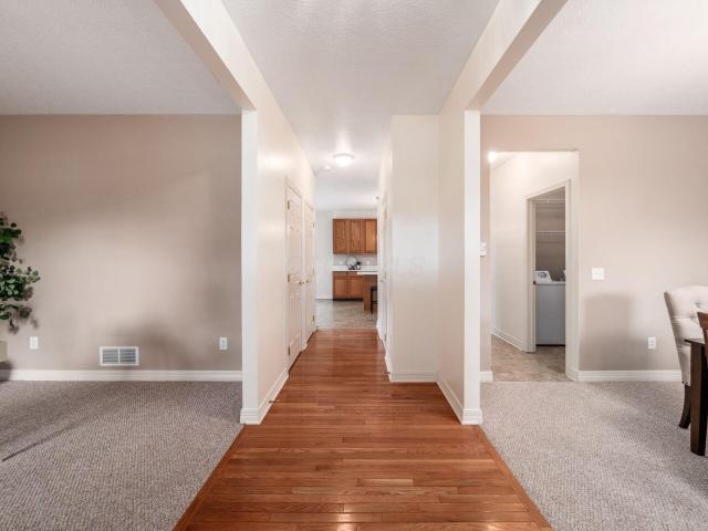 802 Edgewater Lane
