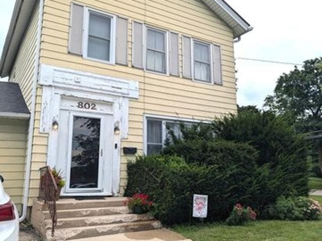 802 Erie St, Elgin, IL 60123