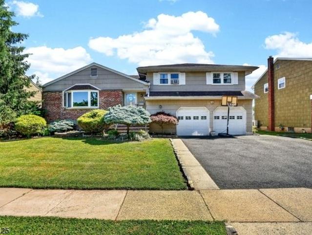 802 Kaminski Dr, Rahway, NJ 07065