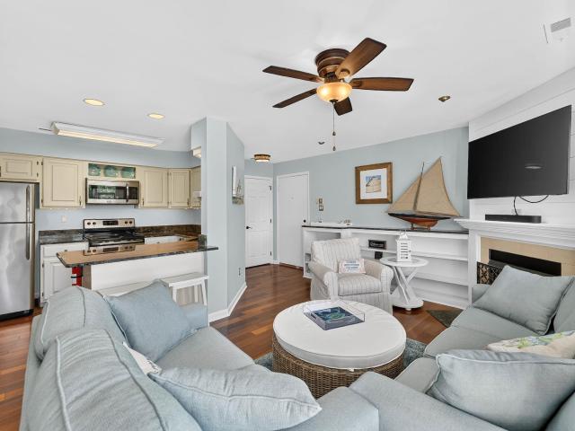 802 Harbour Cv