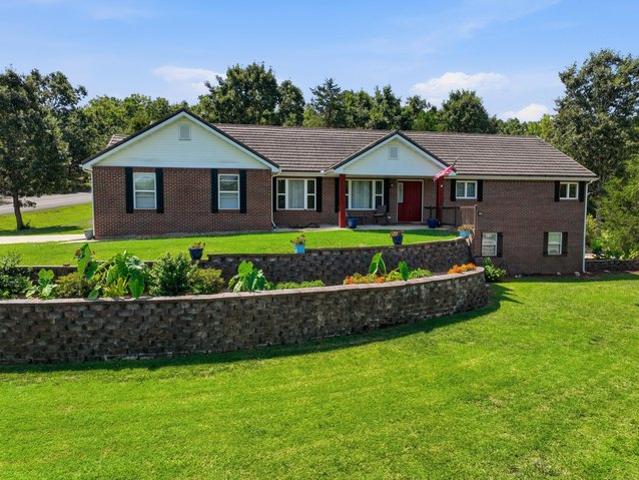 802 Hickory Lake Dr, West Plains, MO 65775