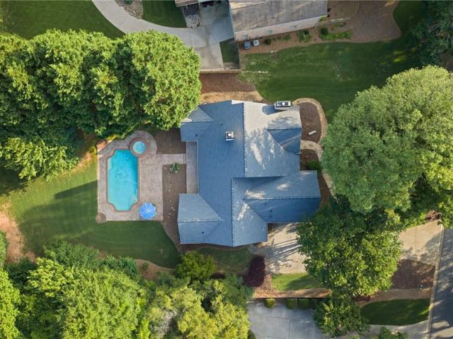 802 Lakeglen Drive