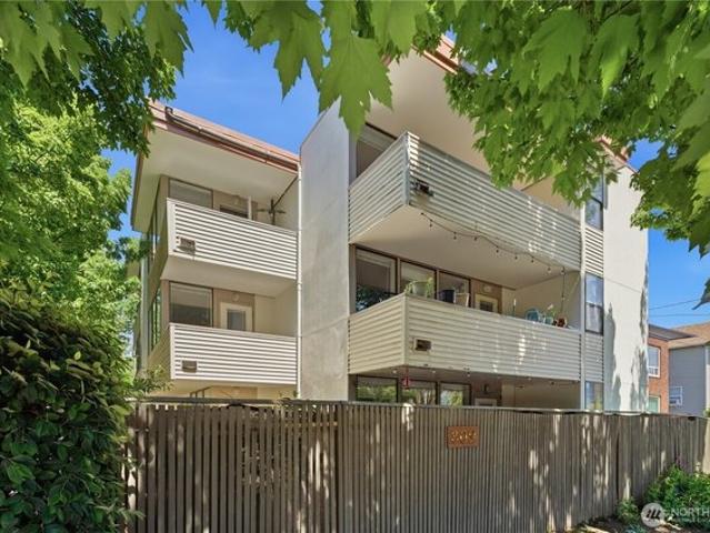 802 N 43rd St, Seattle, WA 98103