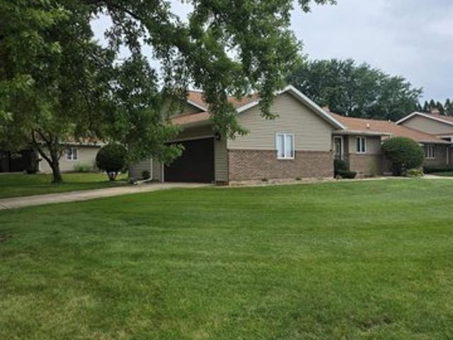 802 N Greenfield Dr, Freeport, IL 61032