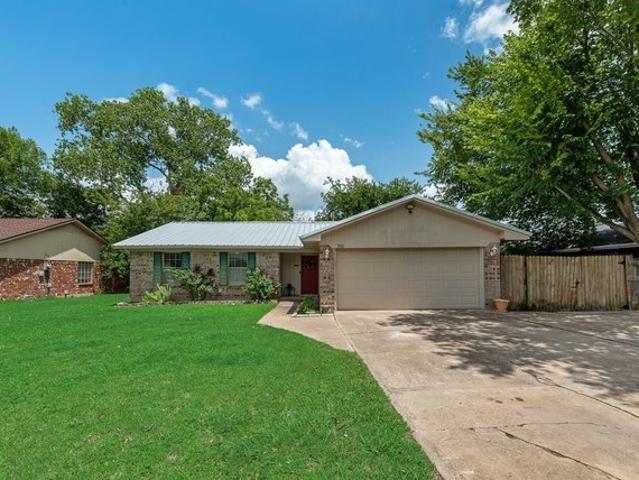 802 N Spears St, Alvarado, TX 76009