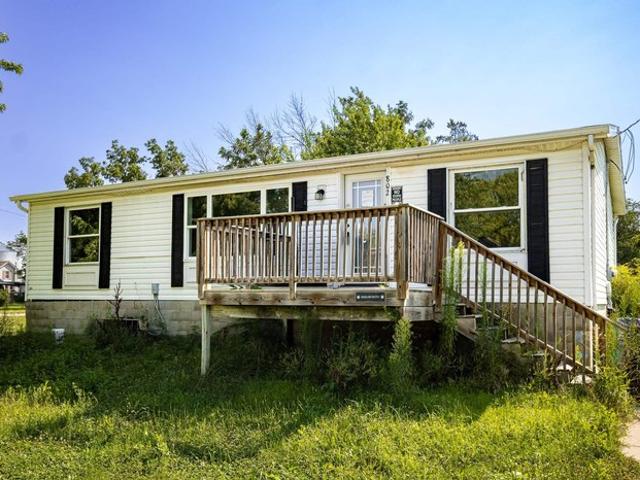 802 Nelson Ave, Independence, IA 50644
